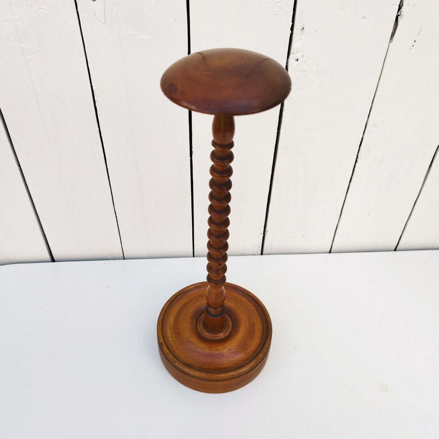 Porte-chapeau en bois tourné vintage, modiste - Acolytes Antique