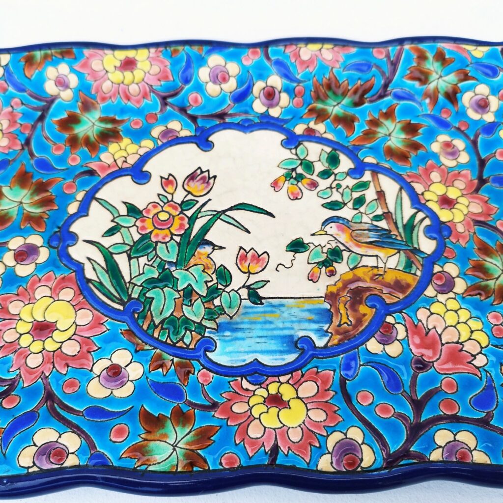 Plat a cake, émaux de Longwy, décor floral - Acolytes Antique